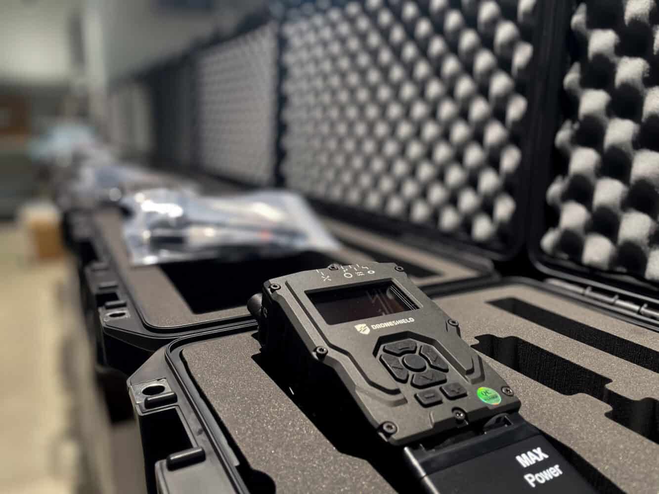 DroneShield opent EU-fabriek voor counter-dronesystemen